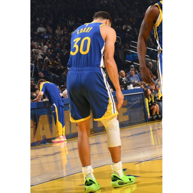 kixstats.com | Which basketball players wear Curry 12